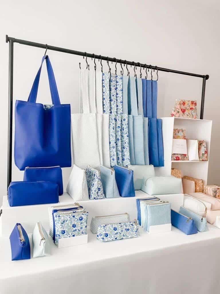 10 Ways to Display Tote Bags at a Craft Show - Made Urban
